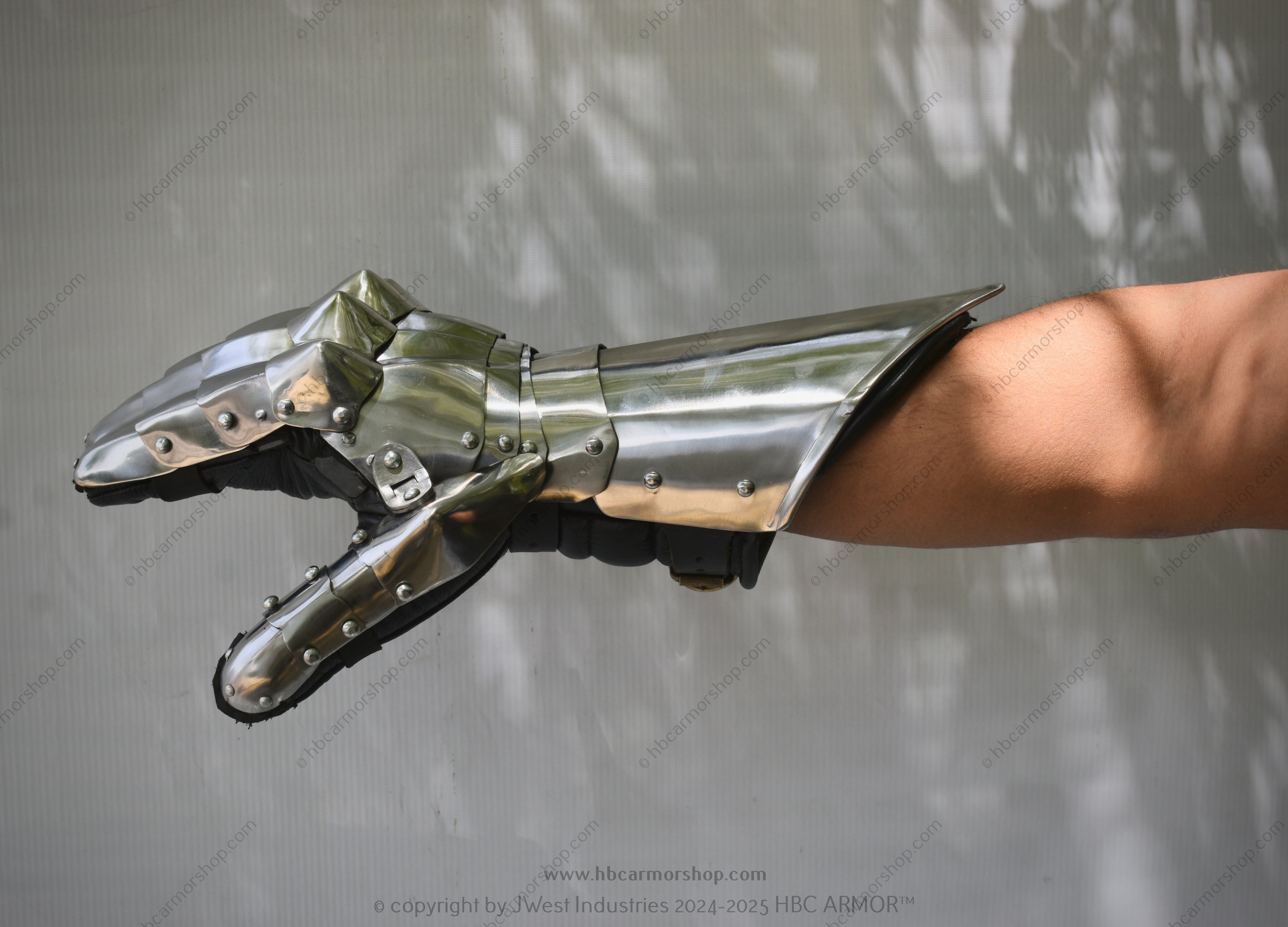Gothic Augsburg Mitten Armour Hand Gauntlet — HBC Armor Shop