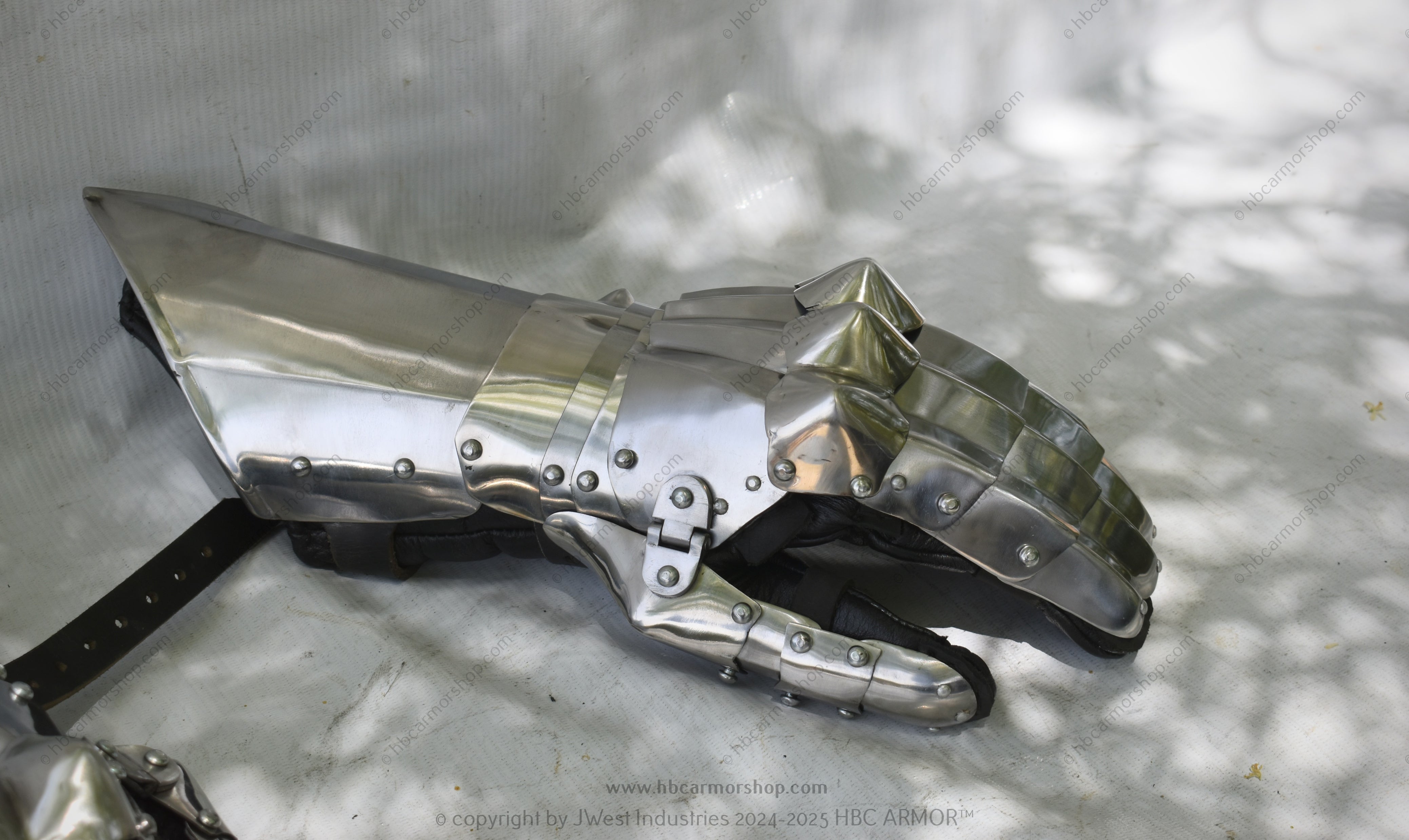Gothic Augsburg Mitten Armour Hand Gauntlet — HBC Armor Shop